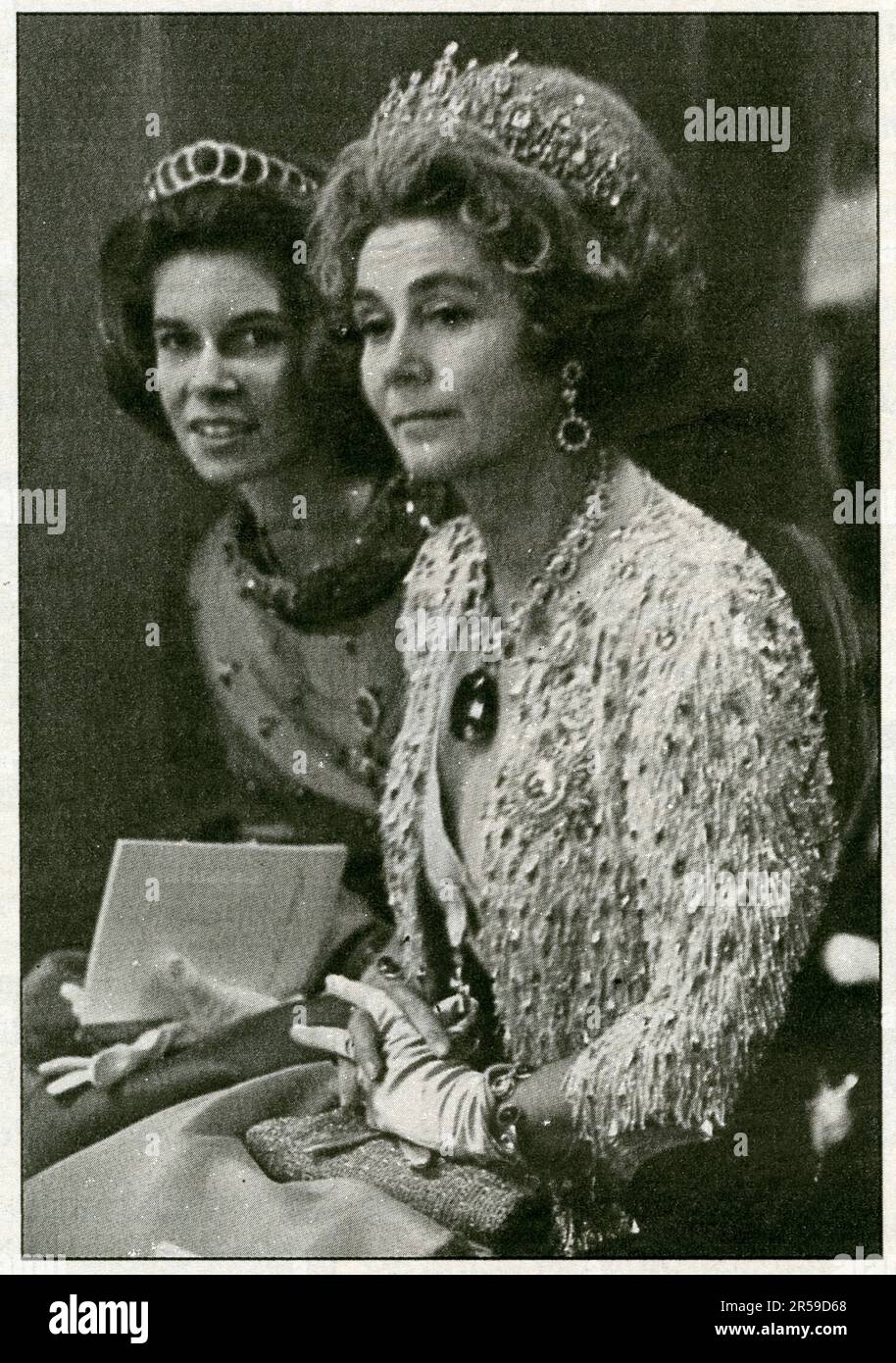 La reine Frederika porte un pendentif en saphir qui pèse 460 carats.Le ...