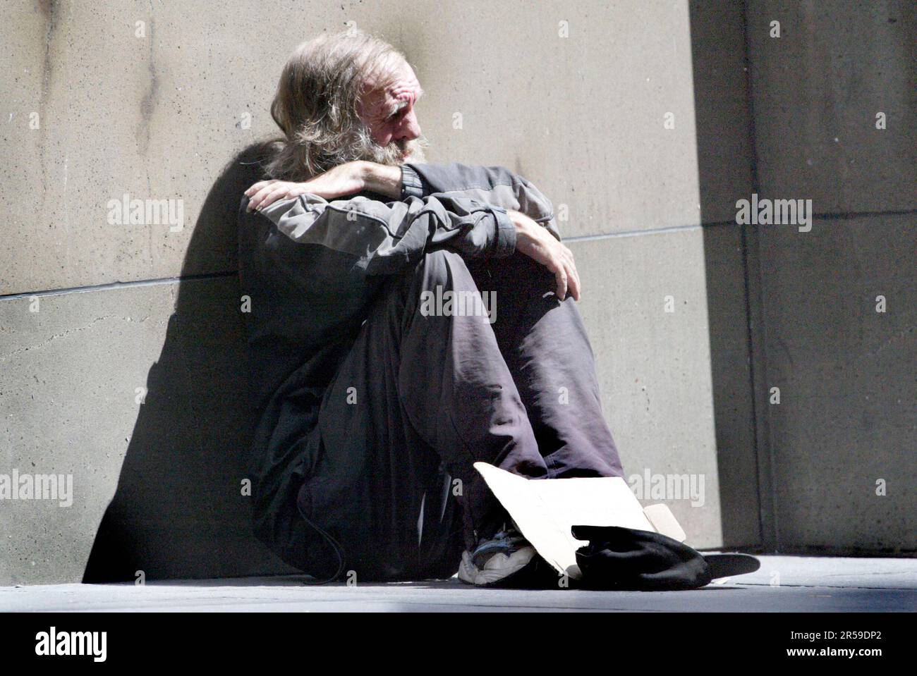 Imagery of homelessness hi-res stock photography and images - Alamy