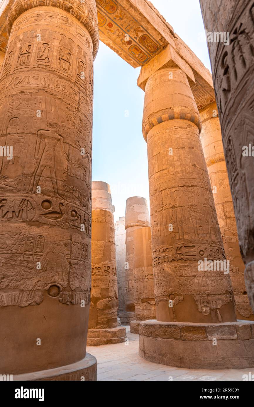 Tall pillars of ancient temple in south egypt Stock Photo - Alamy