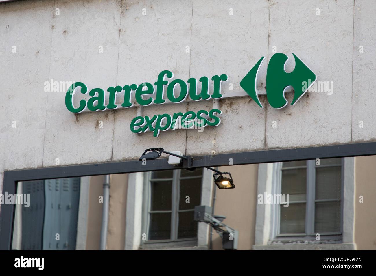 Carrefour express logo hi-res stock photography and images - Alamy