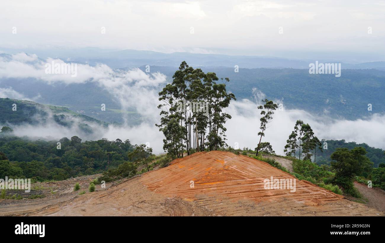 Kolukkumalai Sunrise View Point Munnar - Idukki, Kerala Stock Photo - Alamy