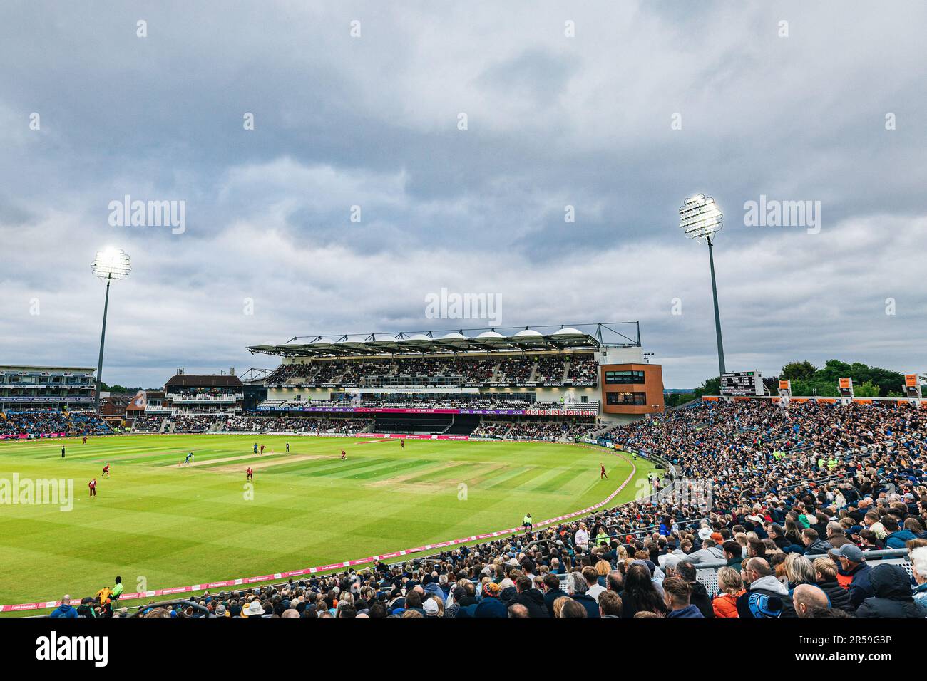 Cricket stadium night view hi-res stock photography and images - Alamy