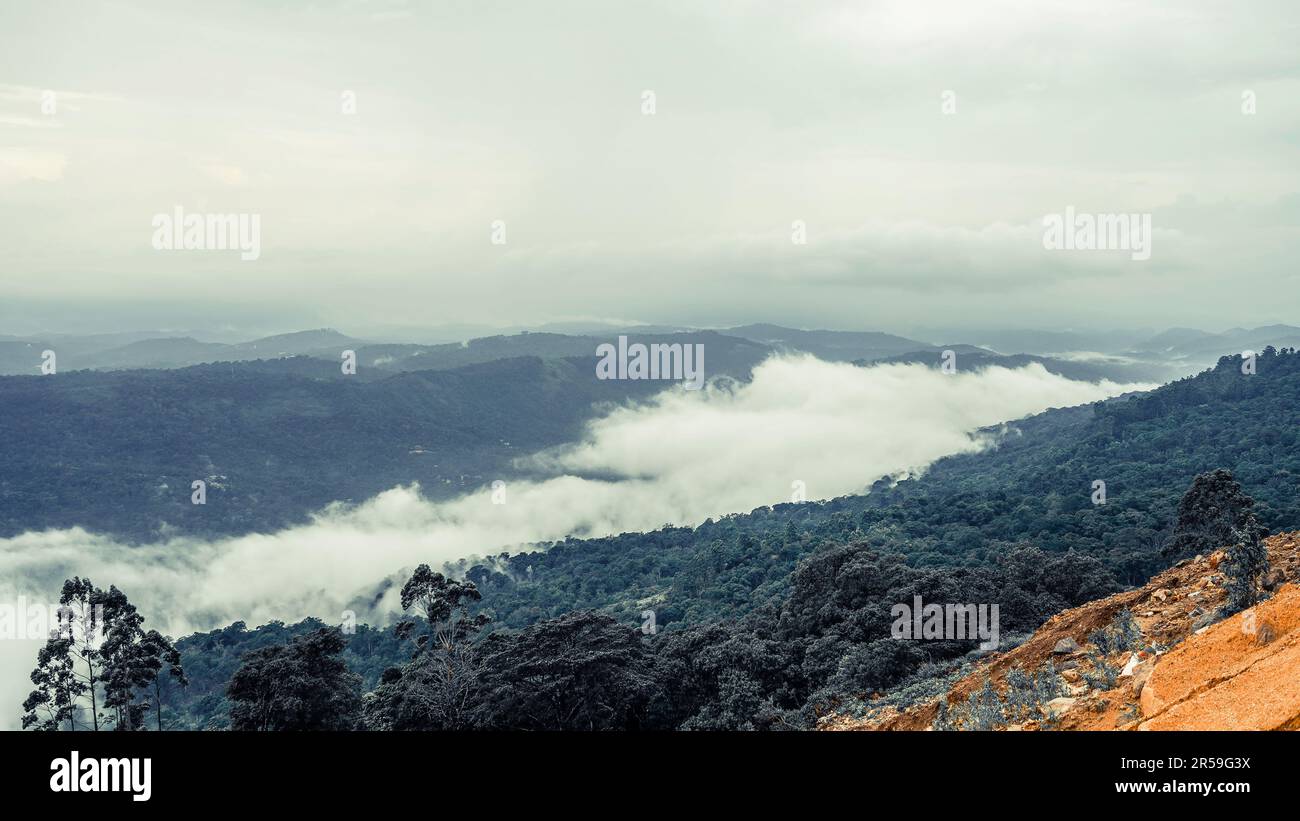 Kolukkumalai Sunrise View Point Munnar - Idukki, Kerala Stock Photo - Alamy