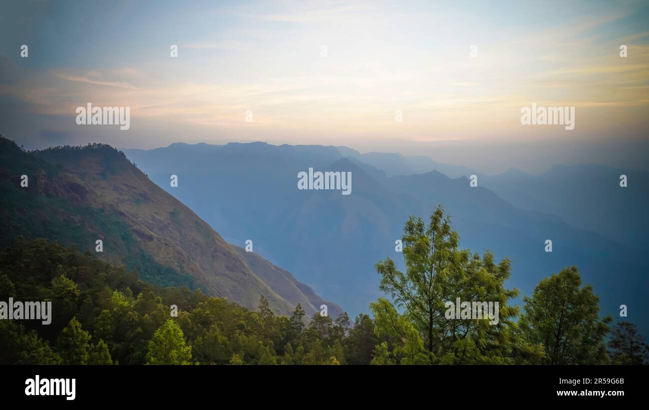 Kolukkumalai Sunrise View Point Munnar - Idukki, Kerala Stock Photo - Alamy