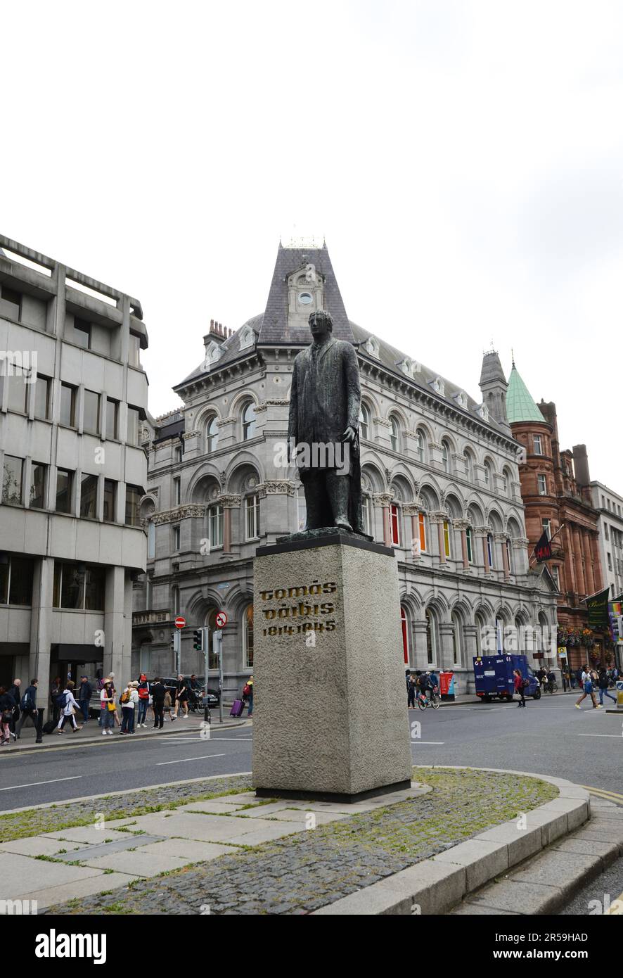 Thomas Davis Statue & Memorial on Dame Street in Dublin, Ireland Stock ...