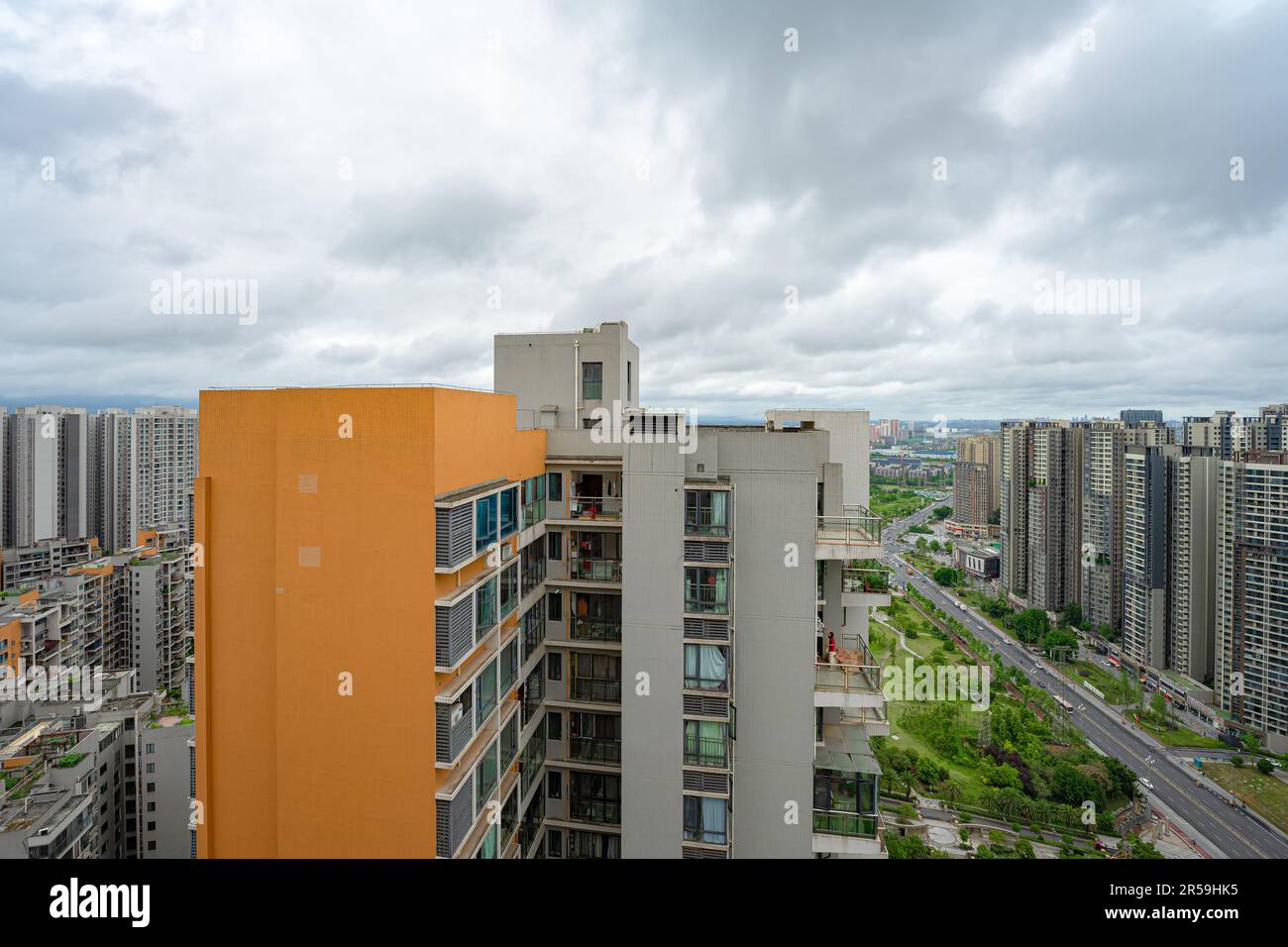 Air buildings and modern pollution hi-res stock photography and images ...