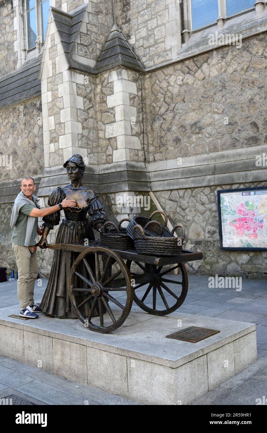 Statue of Molly Malone and her cart at the current location on Suffolk ...