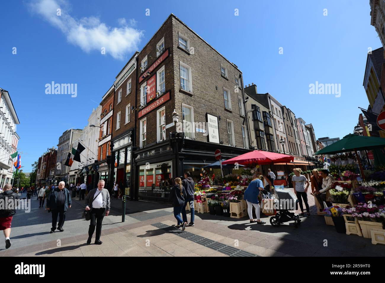 Grafton Pedestrian street in Dublin, Ireland Stock Photo - Alamy