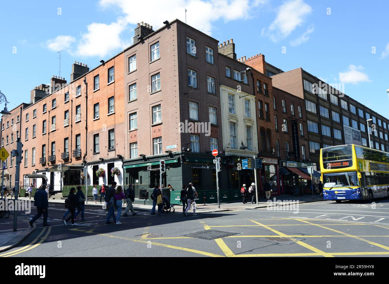 J p mooneys traditional irish pub hi-res stock photography and images ...