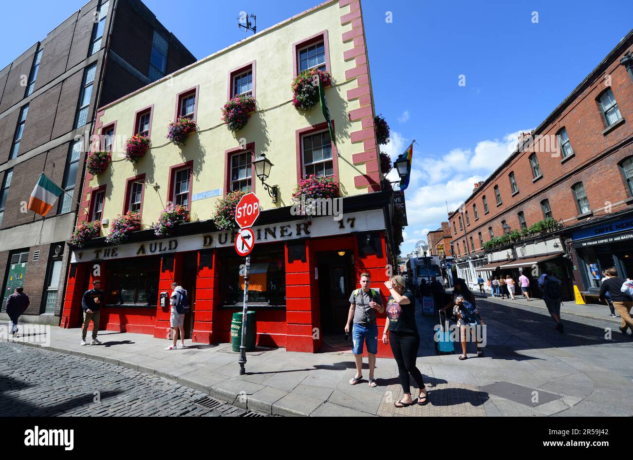 The Auld Dubliner pub in Temple Bar, Dublin, Ireland Stock Photo - Alamy
