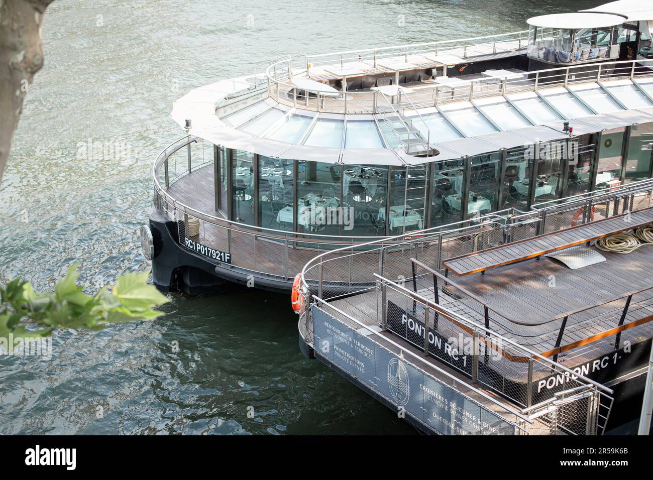 Floating restaurant at Seine river Stock Photo - Alamy