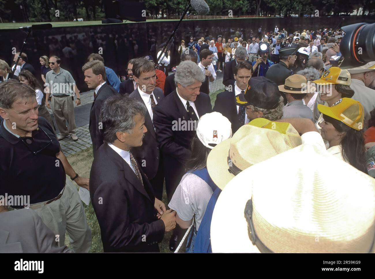 WASHINGTON DC - MAY 31, 1993 U.S. President Bill Clinton works a rope ...