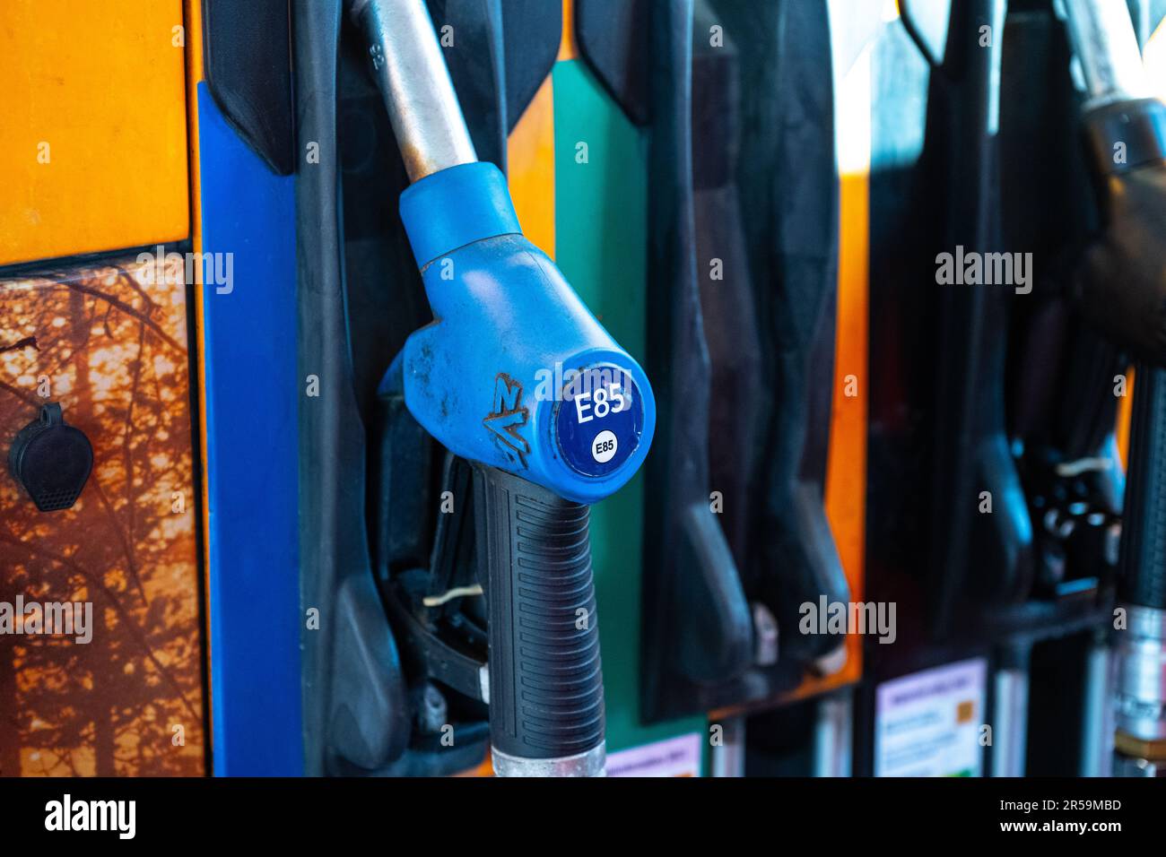 Red white and blue gas station sign hi-res stock photography and images ...
