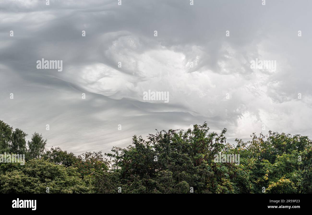 Asperitas cloud hi-res stock photography and images - Alamy