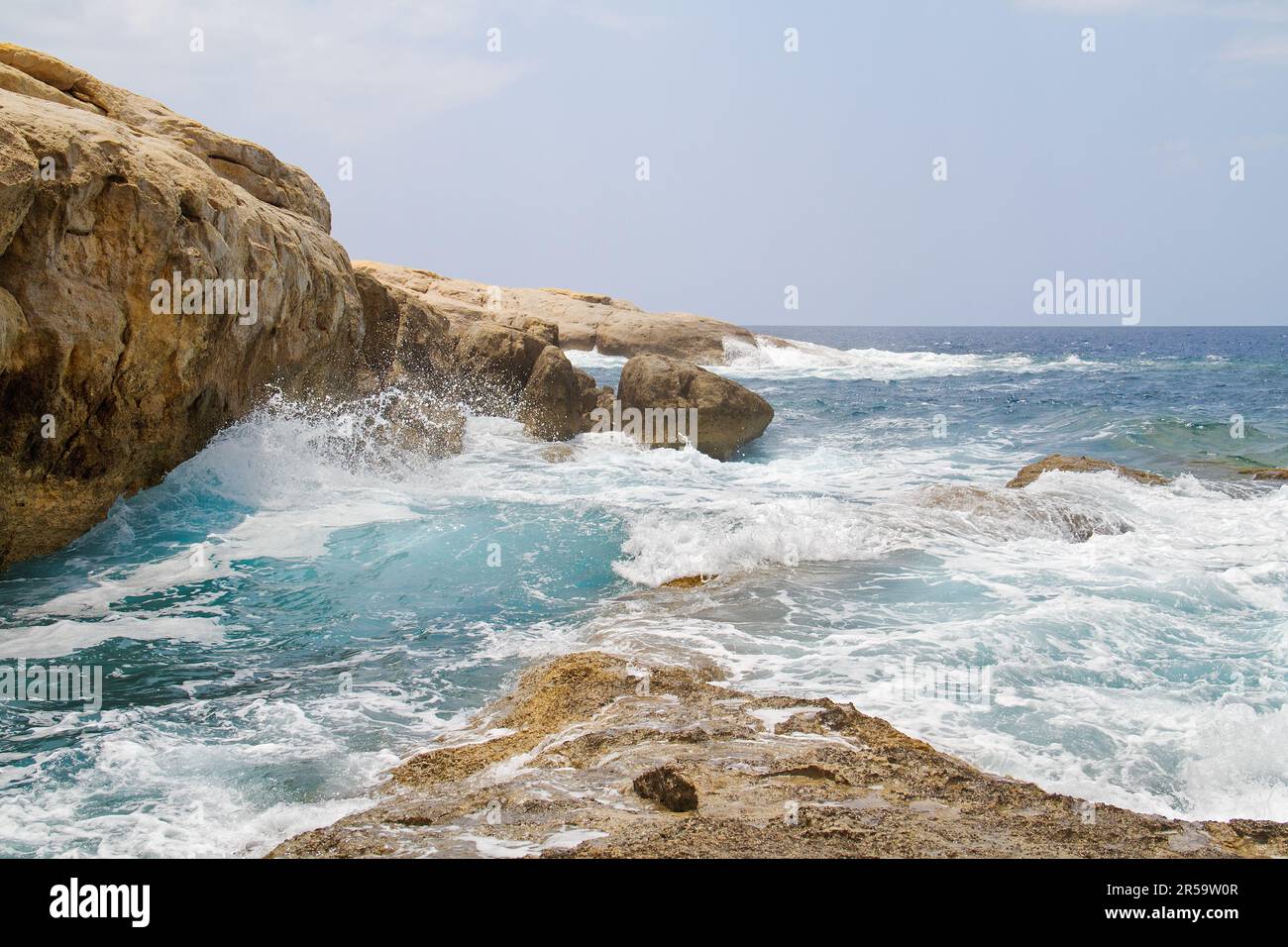 Rocky bay waves hi-res stock photography and images - Alamy