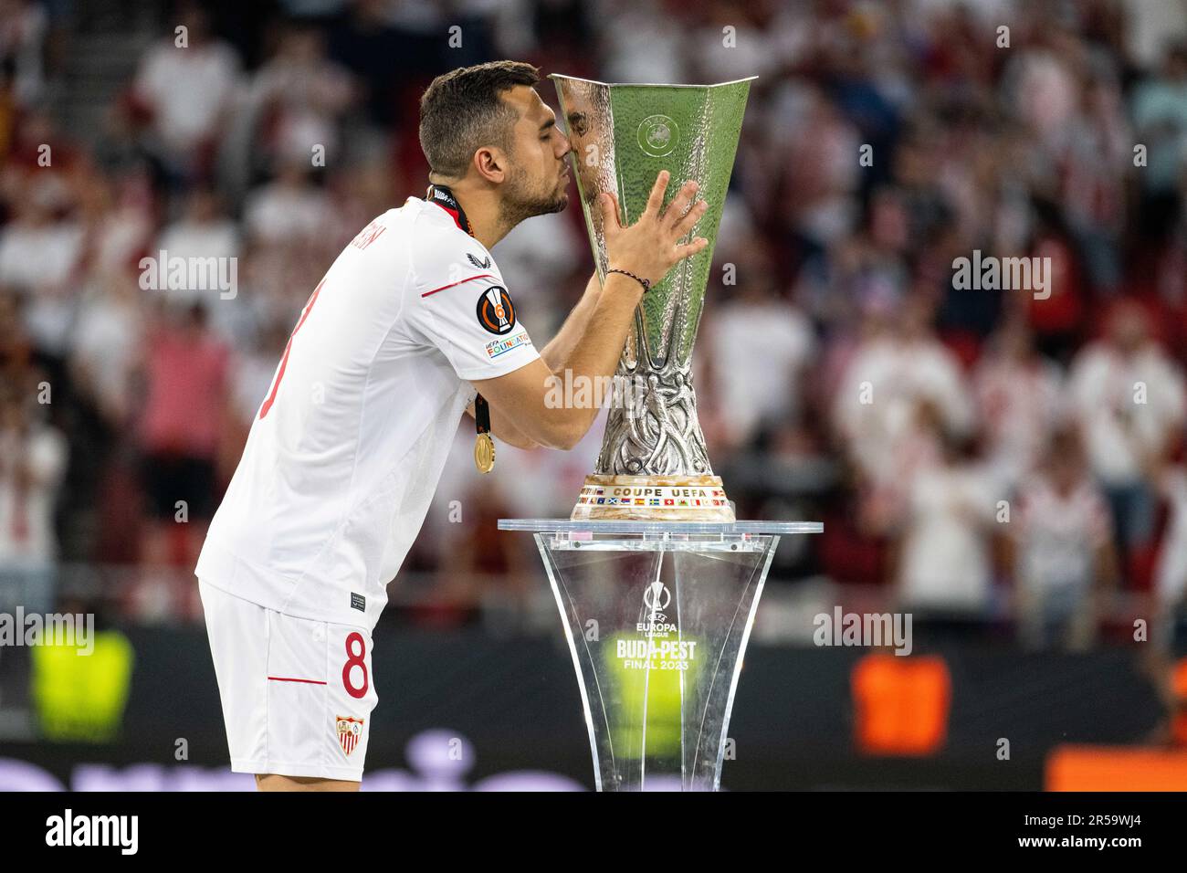BUDAPEST, HUNGARY - MAY 31: Joan Jordan of Sevilla FC kisses the trophy ...