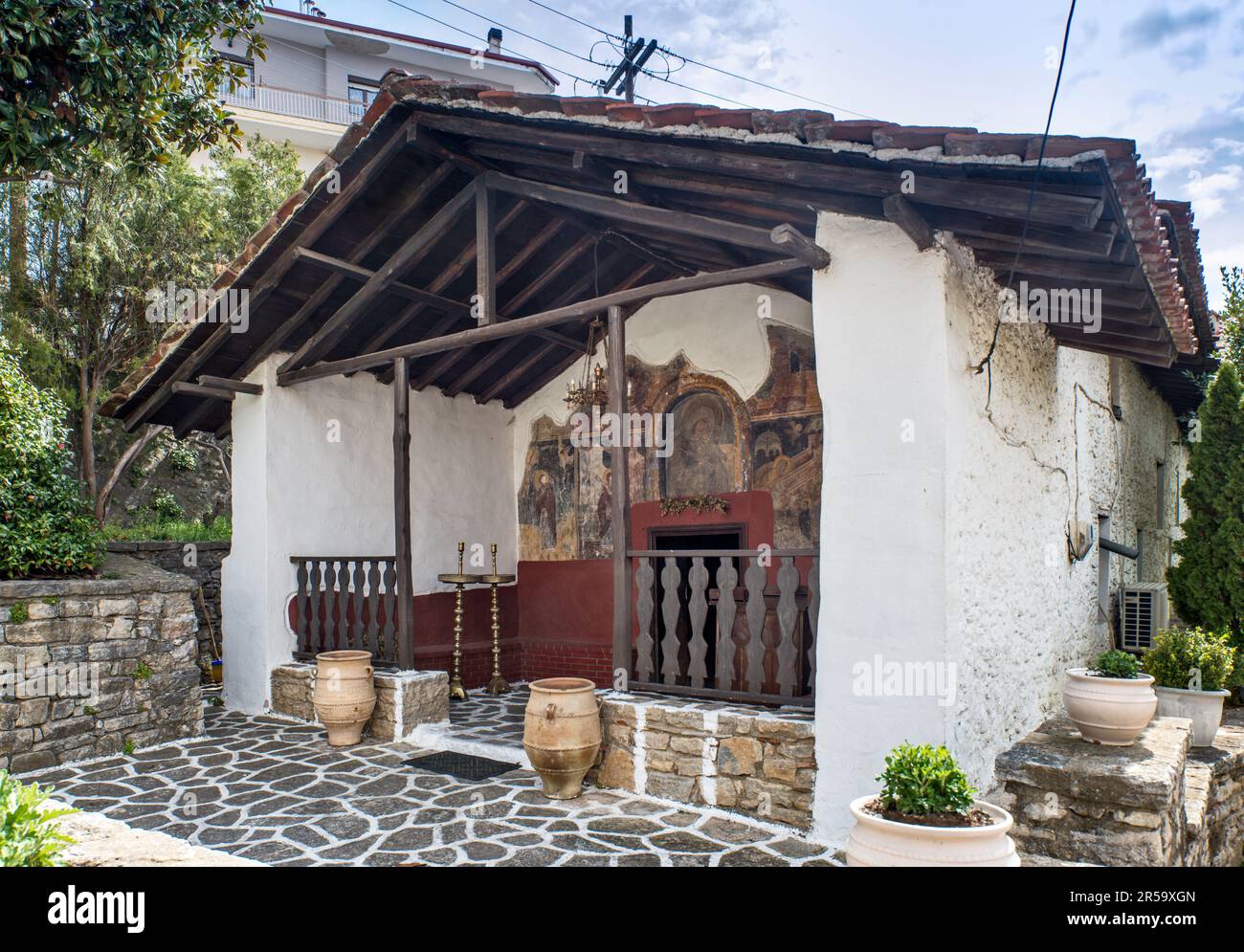 Simple whitewashed church hi-res stock photography and images - Alamy