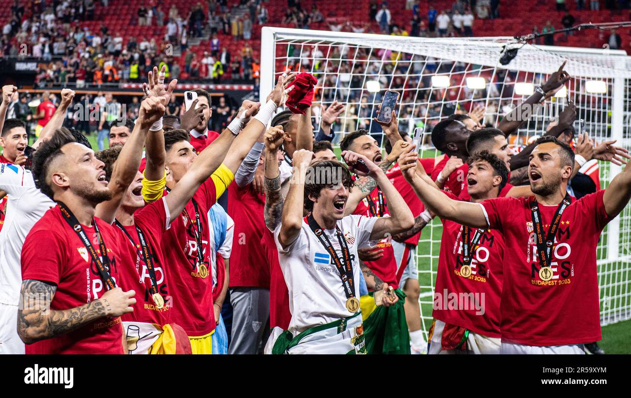 BUDAPEST, HUNGARY - MAY 31: Sevilla FC team, players celebrate with ...