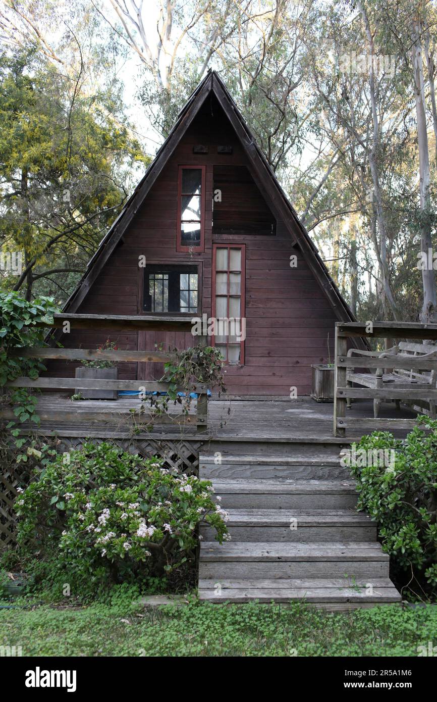 Triangular shaped building hi-res stock photography and images - Alamy