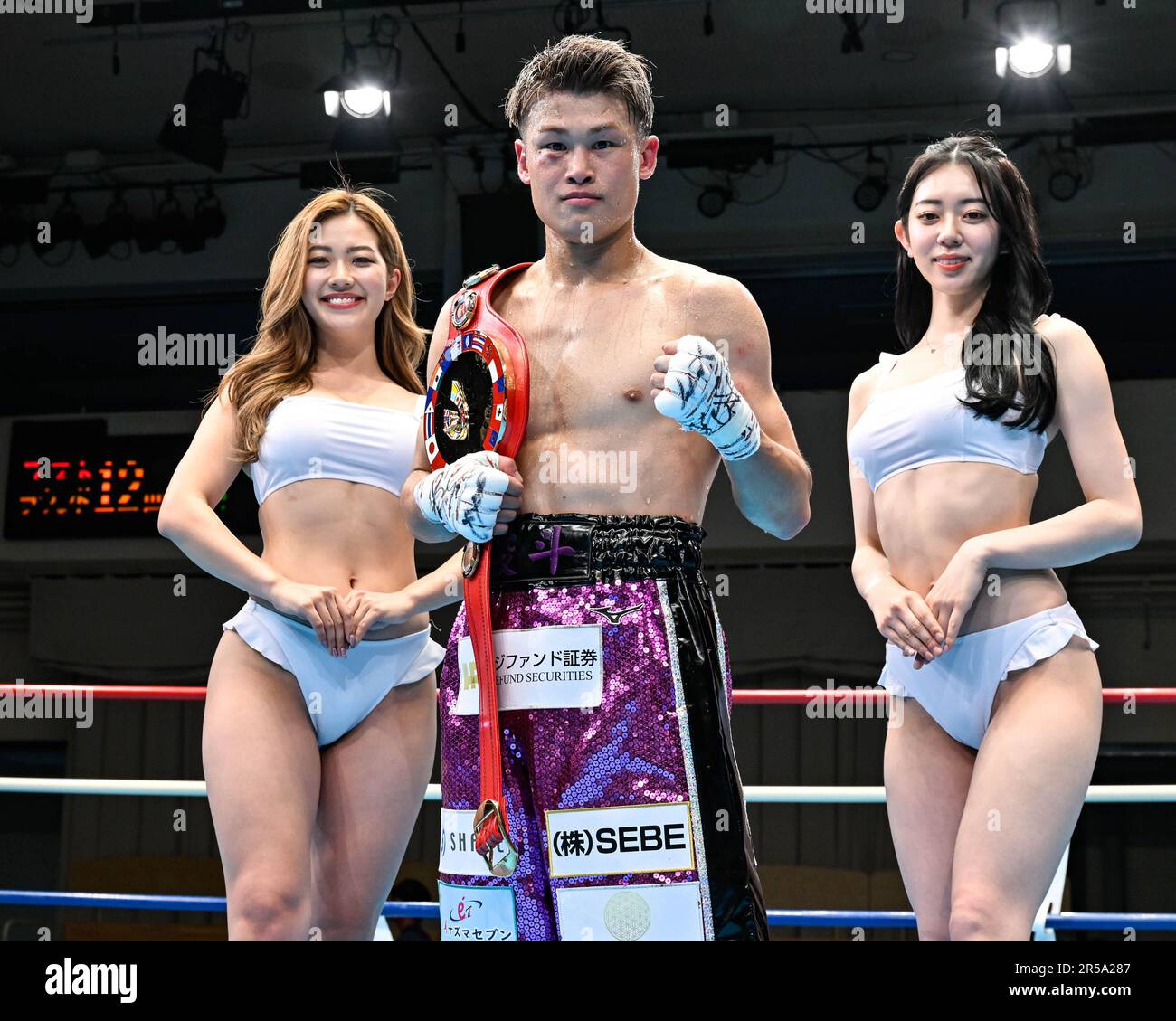 Tokyo, Japan. 31st May, 2023. Hayato Tsutsumi won the vacant OPBF Featherweight Title boxing ...