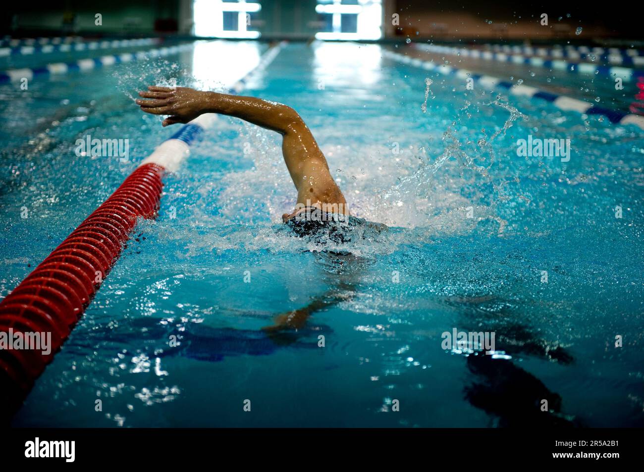 An athlete, who only has one leg, swims laps during practice Stock ...