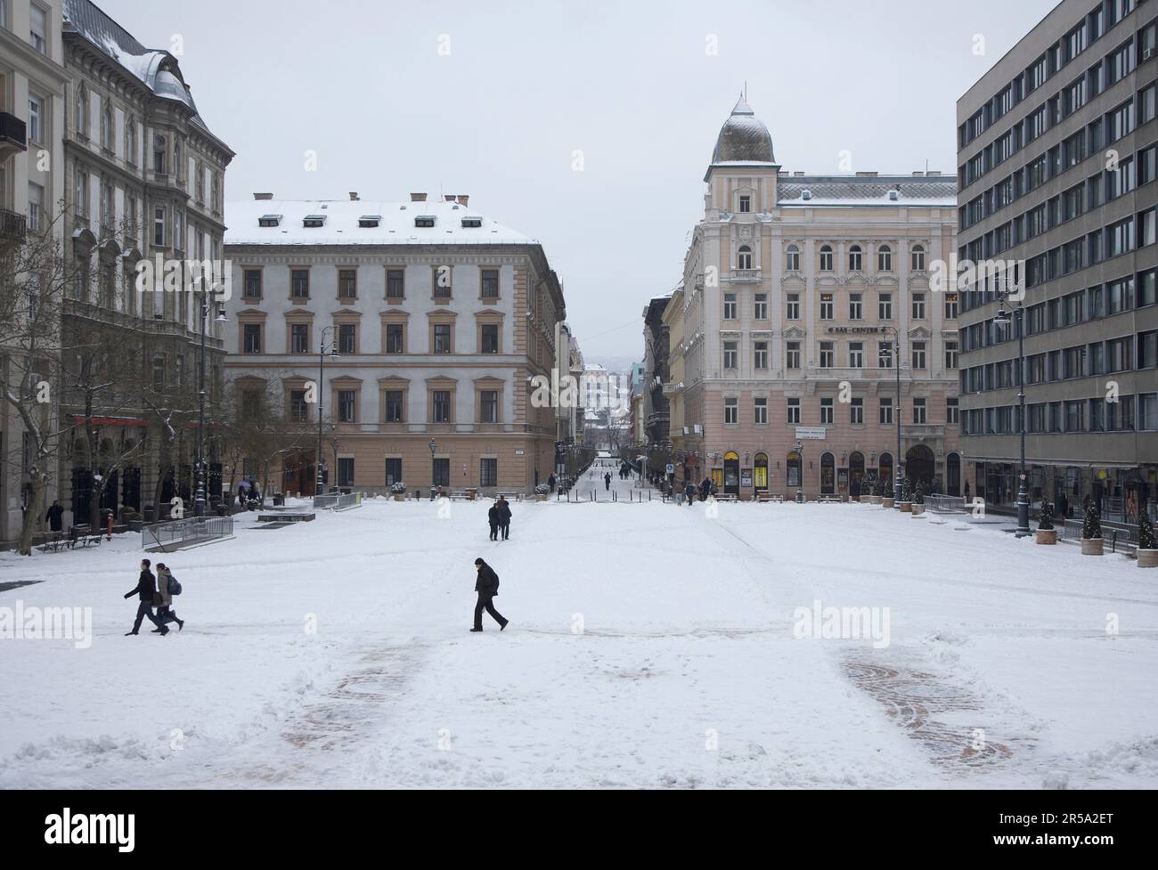 Plaza in budapest hi-res stock photography and images - Alamy
