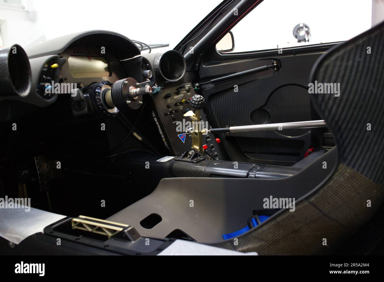 McLaren F1 LM cockpit cabin gearchange Stock Photo - Alamy