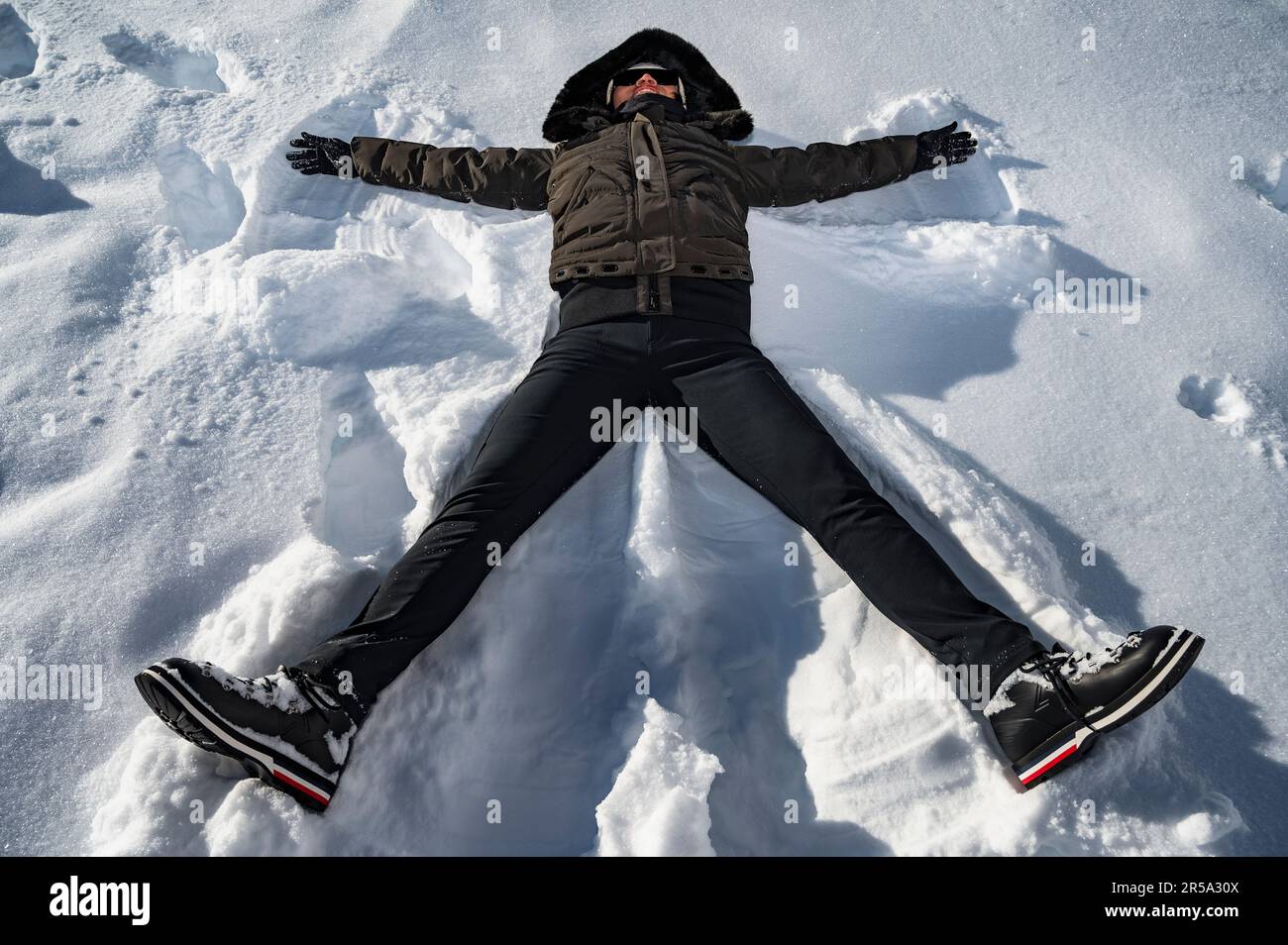 Asian snow angel hi-res stock photography and images - Alamy