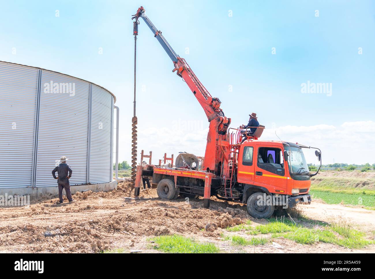Pile driving in foundation pit hi-res stock photography and images - Alamy