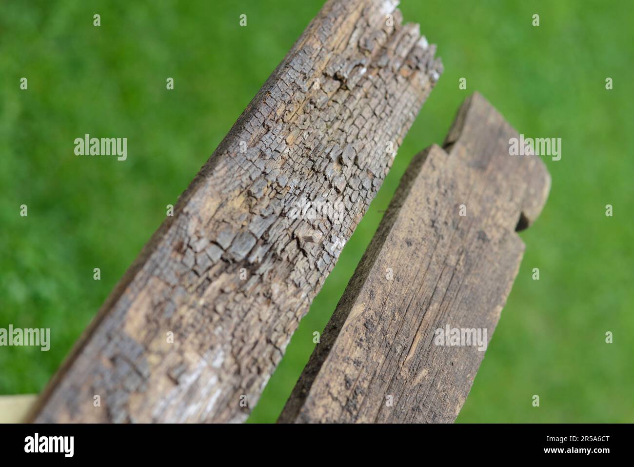 Picket pale fence hi-res stock photography and images - Alamy