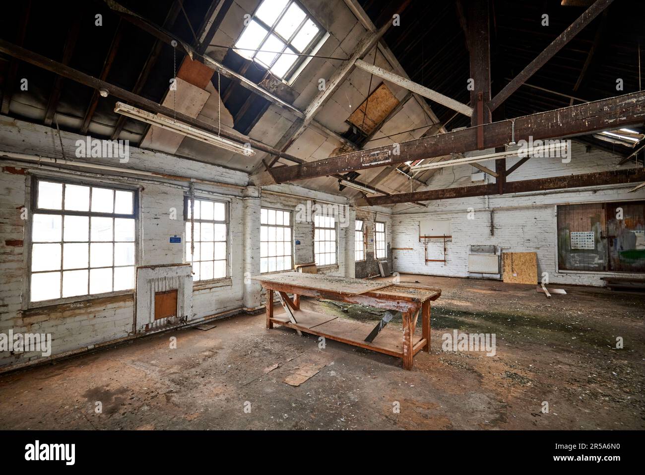 Inside old derelict warehouse hi-res stock photography and images - Alamy