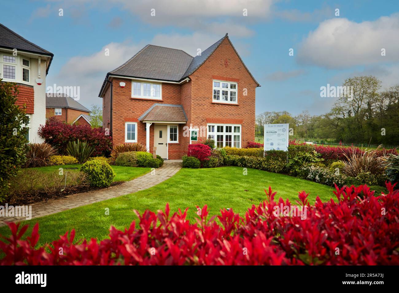 Redrow hi-res stock photography and images - Alamy