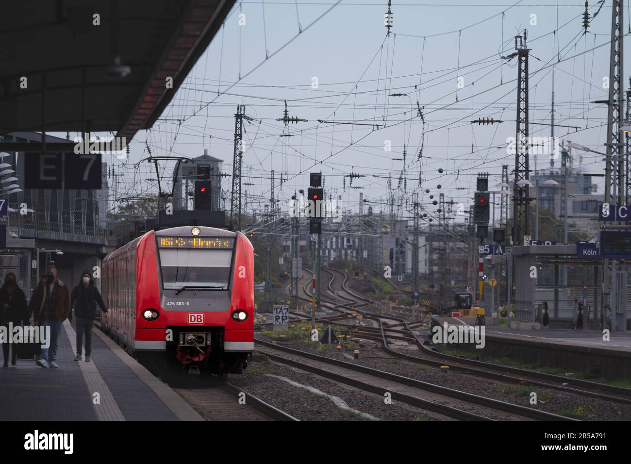 Picture of a train belonging to Deutsche Bahn, to the Koln S Bahn ...