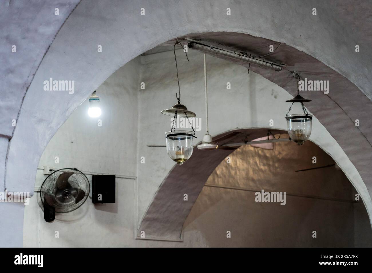 The Zainuddin Makhdoom Mosque is a famous mosque located in Ponnani in ...