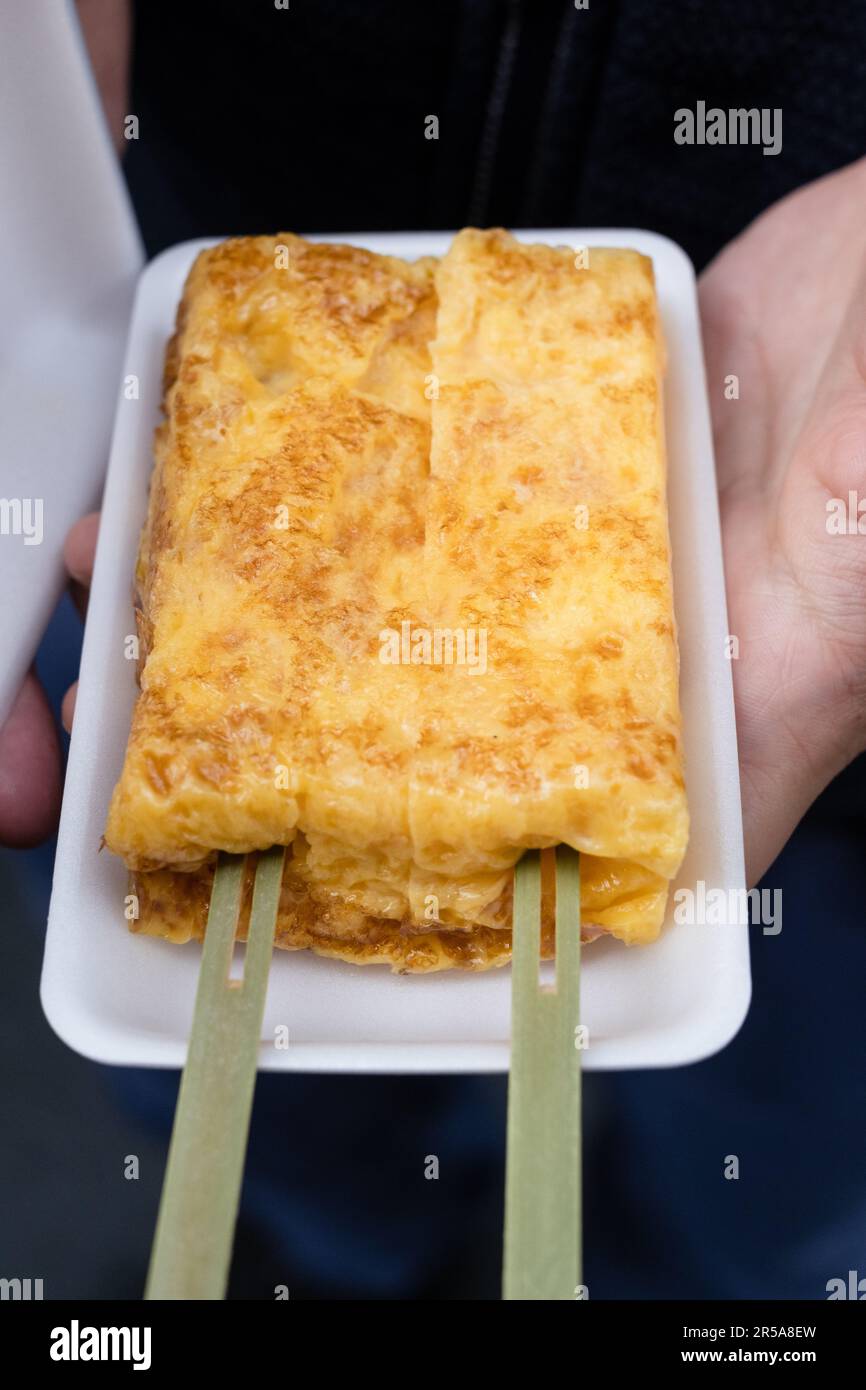 Tamagoyaki, Tsukiji Fish Market, Tokyo, Japan Stock Photo - Alamy