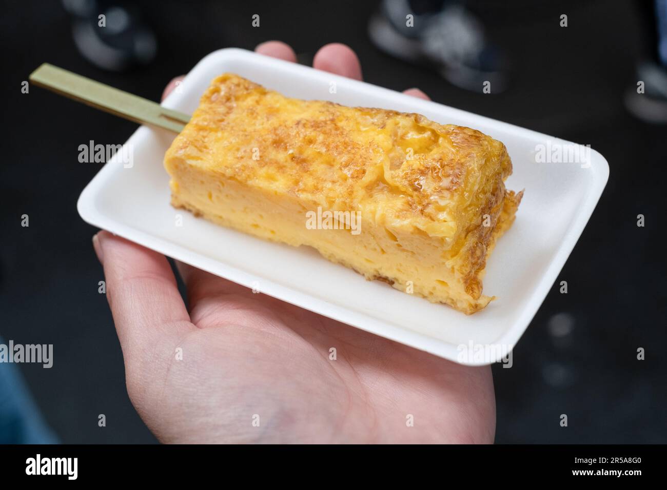 Tamagoyaki, Tsukiji Fish Market, Tokyo, Japan Stock Photo - Alamy