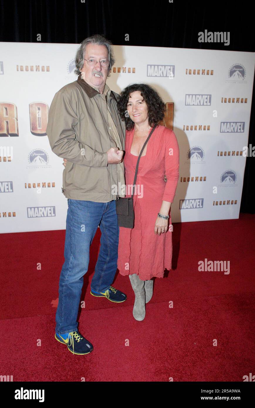 A_ robert downey jr and wife red carpet event hi-res stock photography ...
