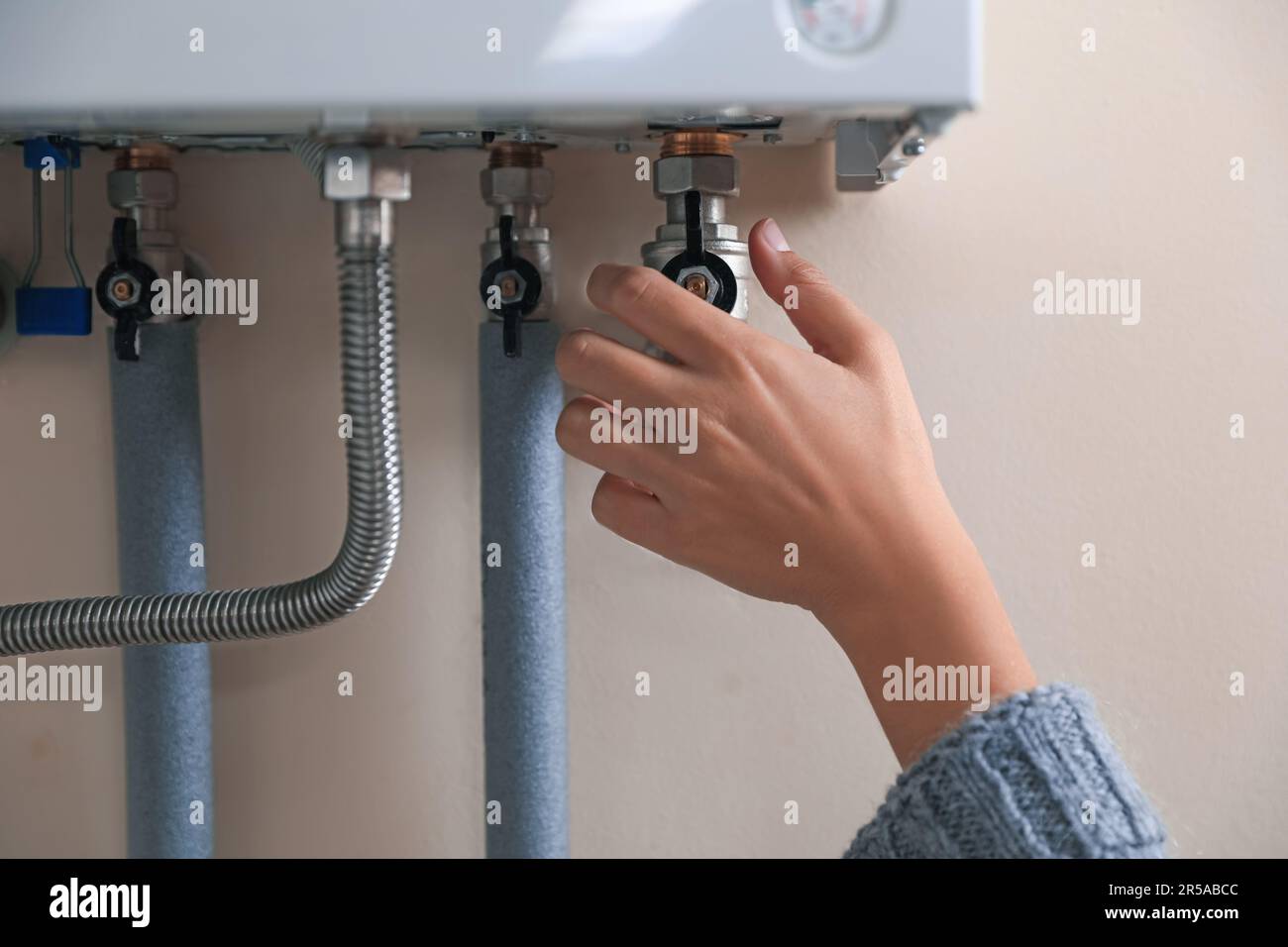 Hot woman mechanic hi-res stock photography and images - Alamy