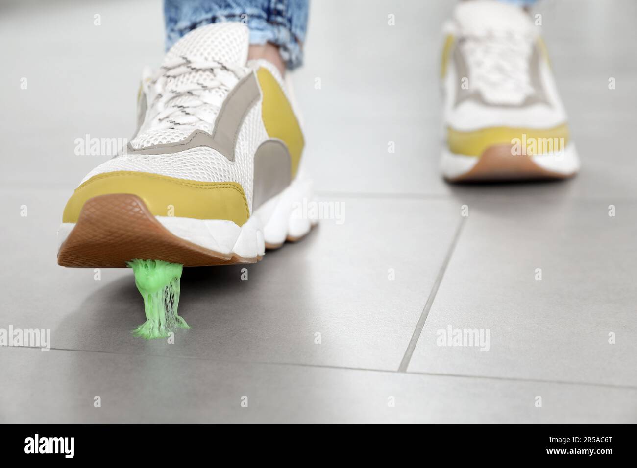 Chewing gum stuck on shoe hi-res stock photography and images - Alamy