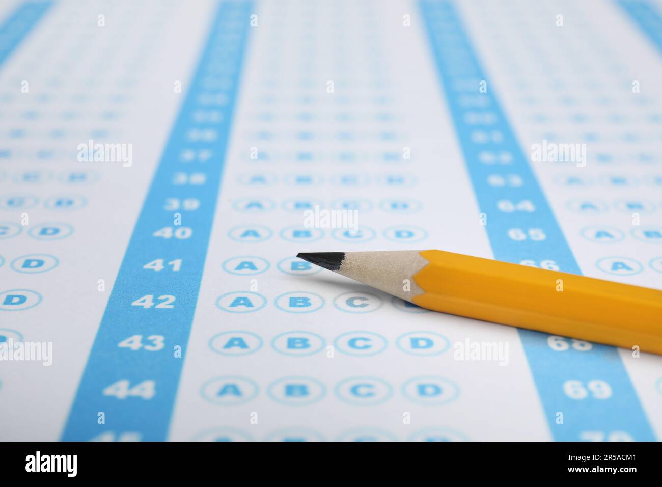 Students taking exam answer hi-res stock photography and images - Alamy