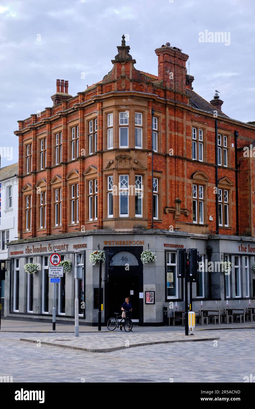 Wetherspoons free house hi-res stock photography and images - Alamy