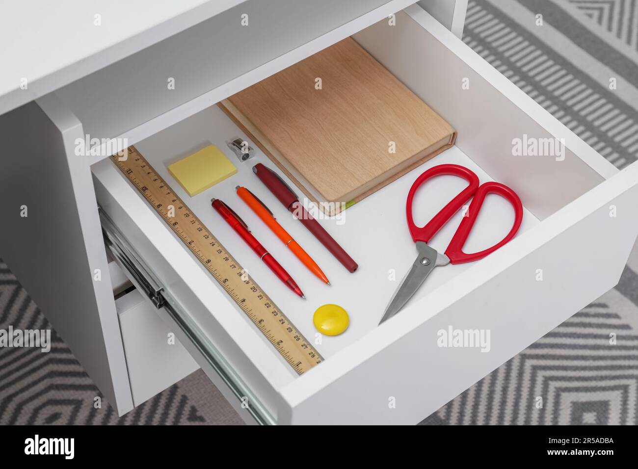 Open drawer sketch hi-res stock photography and images - Alamy