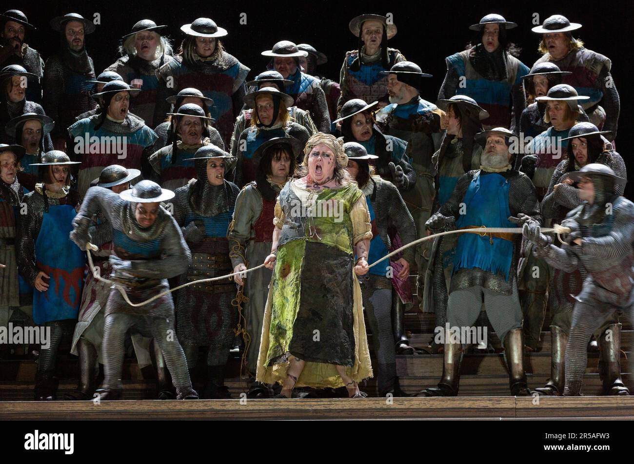 centre: Jamie Barton (Azucena) in IL TROVATORE at at The Royal Opera ...