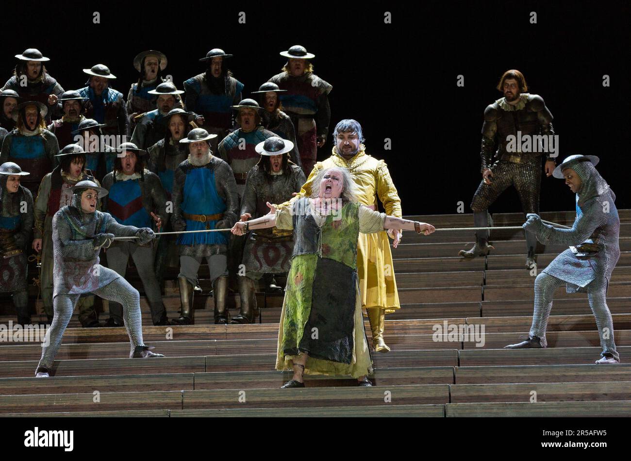centre: Jamie Barton (Azucena), Ludovic Tezier (Count of Luna) rear ...