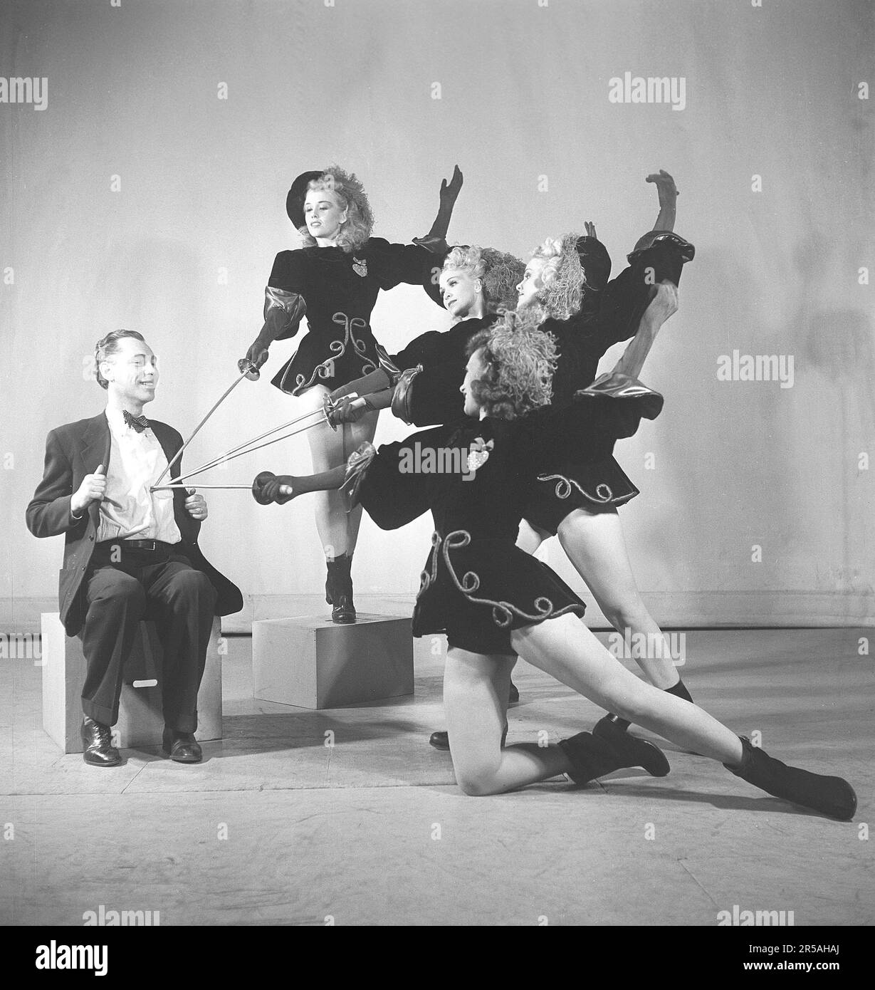 Egon Larsson , 1914-1989 , Swedish actor here with his female co-stars ...