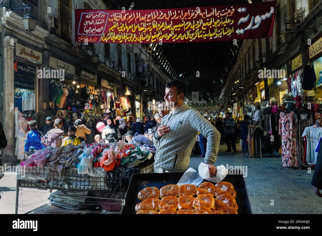 Traders in the souk, bazaar in the old city of Damascus, Syria Stock Photo - Alamy