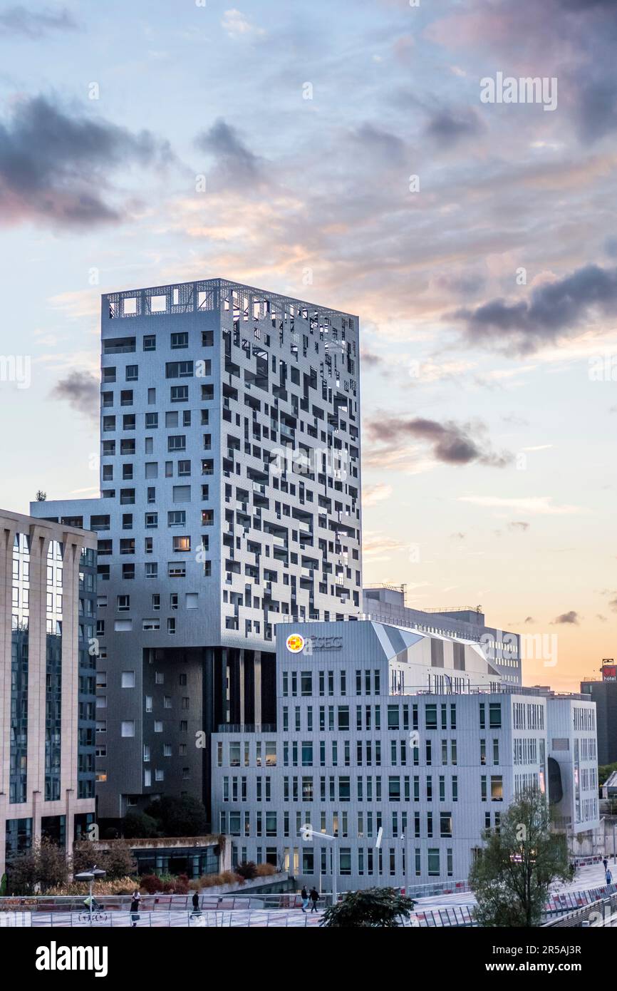Paris, France - 09-10-2018: the skyscrapers of La Defense in Paris ...