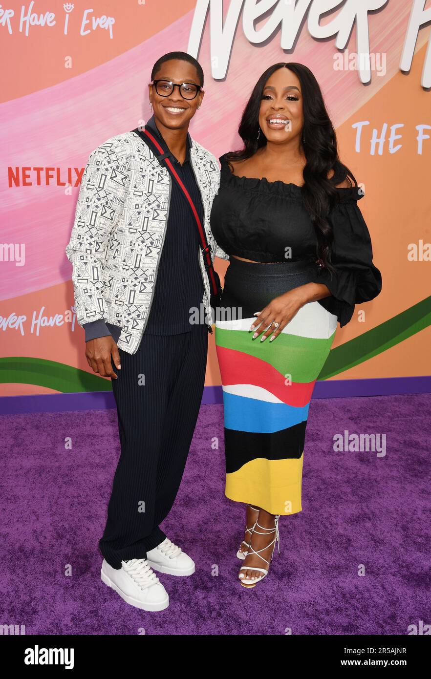 LOS ANGELES, CA - JUNE 01: (L-R) Jessica Betts and Niecy Nash-Betts ...