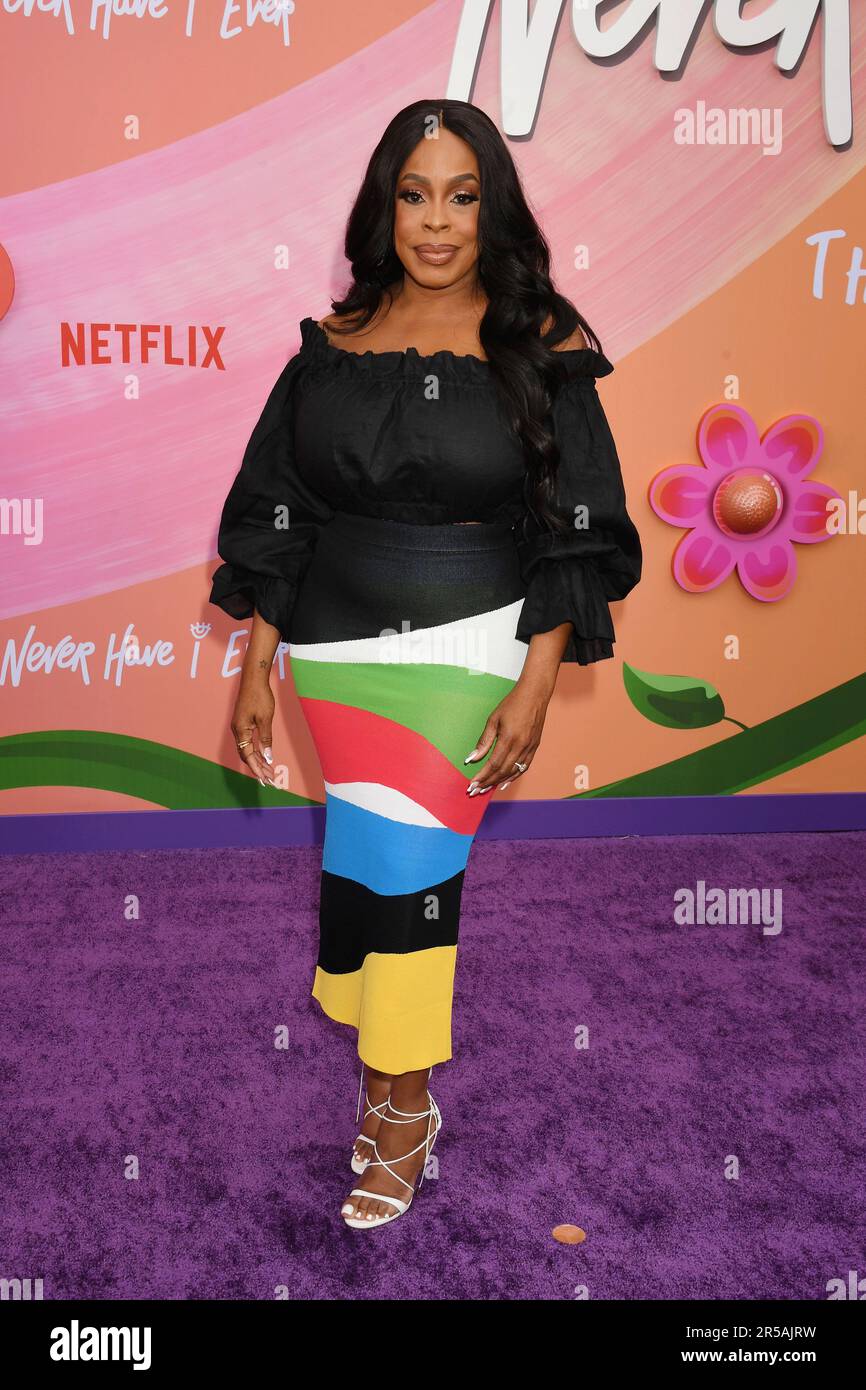LOS ANGELES, CA - JUNE 01: Niecy Nash-Betts attends Netflix's "Never ...