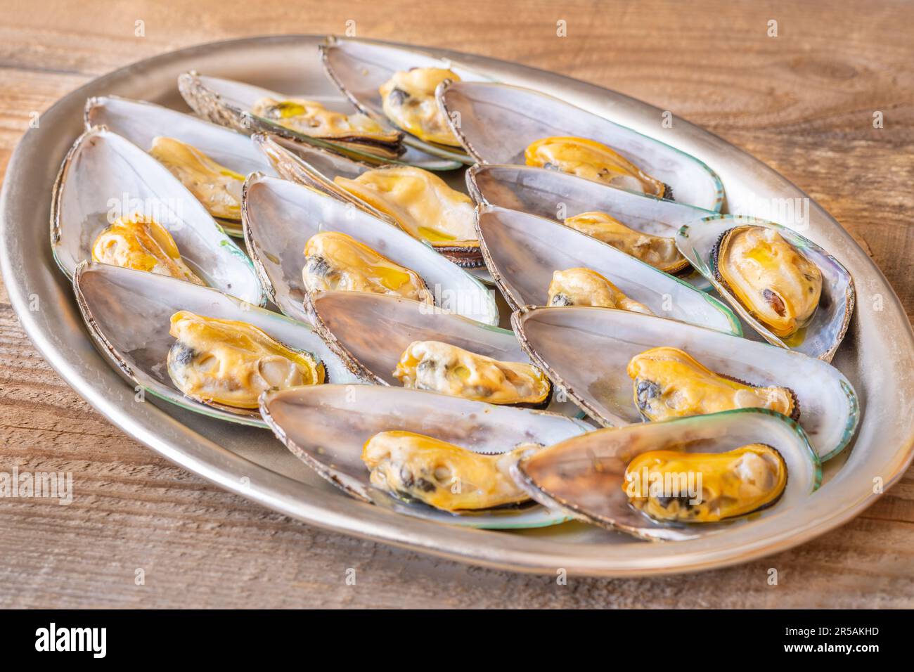 Baked mussels with spinach hi-res stock photography and images - Alamy